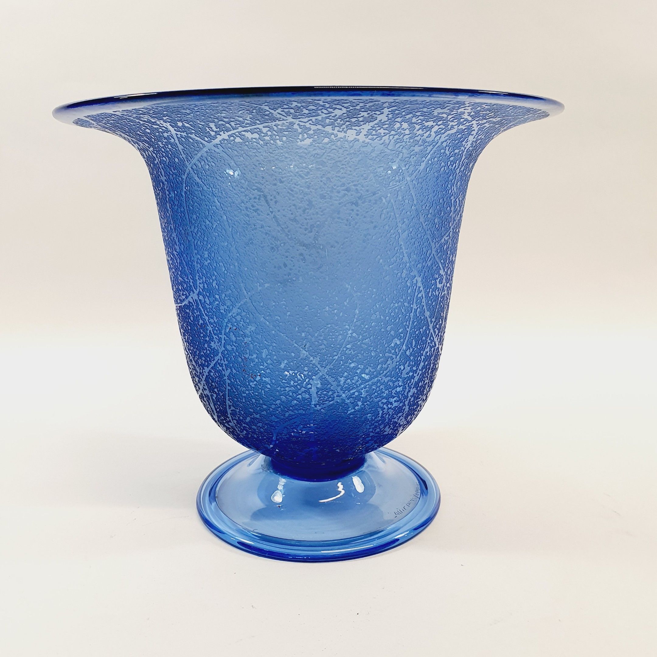 DAUM, Nancy, années 70. Grand vase tulipe sur piéd | | Ventes aux enchères